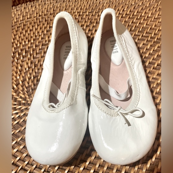 Bloch | Shoes | Bloch White Leather Ballet Flats Girls Eu Size 25 Us ...